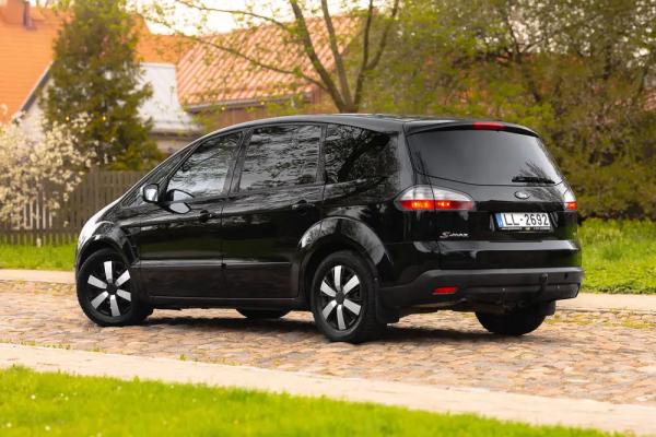 Black Ford S-Max 2008 in Jelgava, with an engine capacity of 2.00 L and mileage of 426 thousand km for 1900 €, photo 4 on AUTOMOTO.COM.LV