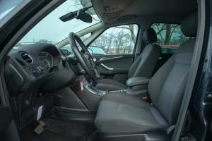 Black Ford S-Max 2008 in Liepaja, with an engine capacity of 2.30 L and mileage of 259 thousand km for 4650 €, photo 8 on AUTOMOTO.COM.LV