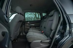 Black Ford S-Max 2008 in Liepaja, with an engine capacity of 2.30 L and mileage of 259 thousand km for 4650 €, photo 9 on AUTOMOTO.COM.LV