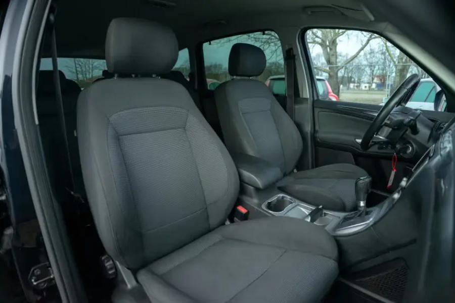 Black Ford S-Max 2008 in Liepaja, with an engine capacity of 2.30 L and mileage of 259 thousand km for 4650 €, photo 12 on AUTOMOTO.COM.LV