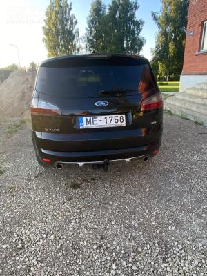 Black Ford S-Max 2008 in Rezekne, with an engine capacity of 2.20 L and mileage of 330 thousand km for 4500 €, photo 3 on AUTOMOTO.COM.LV