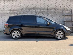 Black Ford S-Max 2008 in Liepaja, with an engine capacity of 2.20 L and mileage of 398 thousand km for 3700 €, photo 5 on AUTOMOTO.COM.LV