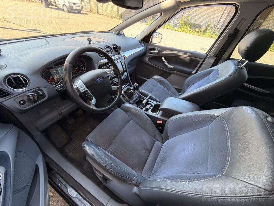 Black Ford S-Max 2008 in Liepaja, with an engine capacity of 2.20 L and mileage of 398 thousand km for 3700 €, photo 7 on AUTOMOTO.COM.LV