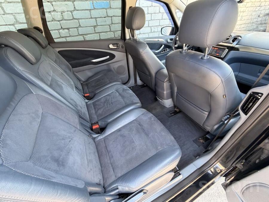 Black Ford S-Max 2008 in Liepaja, with an engine capacity of 2.20 L and mileage of 398 thousand km for 3700 €, photo 8 on AUTOMOTO.COM.LV