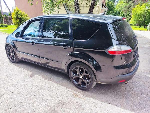 Black Ford S-Max 2008 in Utena, with an engine capacity of 2.00 L and mileage of 289 thousand km for 3150 €, photo 5 on AUTOMOTO.COM.LV