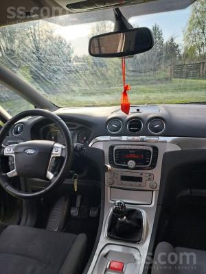 Melns Ford S-Max 2008 Kuldīga, ar dzinēja tilpumu 2.00 L un nobraukumu 290 tūkst. km par 2500 €, foto 4 vietnē AUTOMOTO.COM.LV