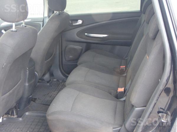 Black Ford S-Max 2008 in Limbazi, with an engine capacity of 2.50 L and mileage of 452 thousand km for 3620 €, photo 6 on AUTOMOTO.COM.LV