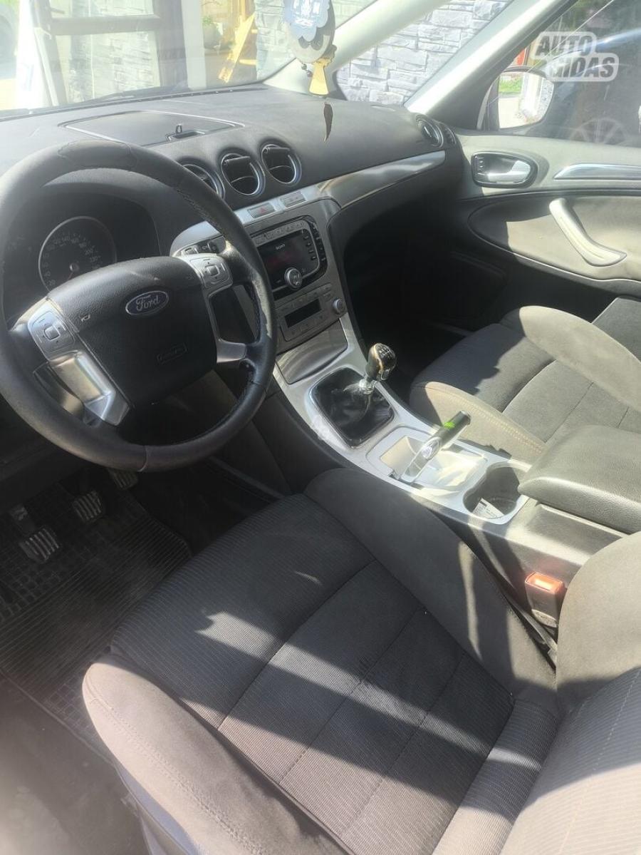 Black Ford S-Max 2008 in Pasvalys, with an engine capacity of 2.00 L and mileage of 210 thousand km for 1850 €, photo 8 on AUTOMOTO.COM.LV