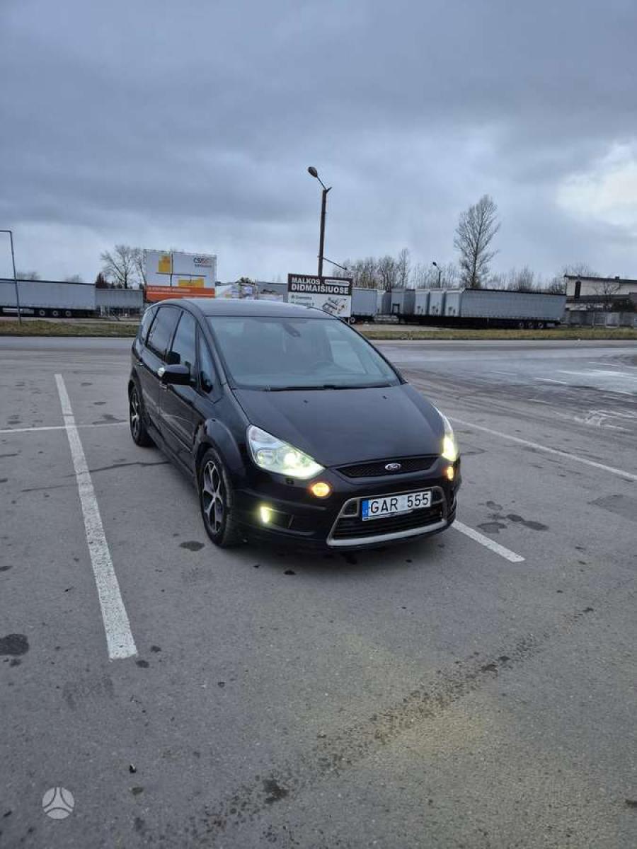 Black Ford S-Max 2009 in Siauliai, with an engine capacity of 2.00 L and mileage of 211 thousand km for 3800 €, photo 1 on AUTOMOTO.COM.LV