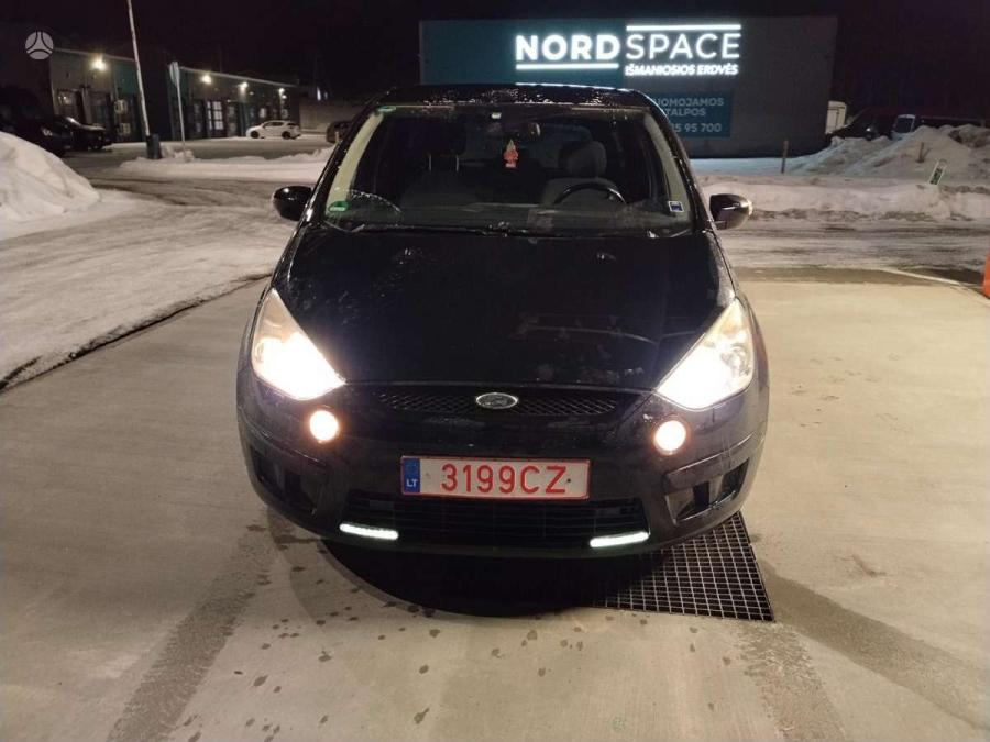 Black Ford S-Max 2009 in Vilnius, with an engine capacity of 2.00 L and mileage of 225 thousand km for 3400 €, photo 5 on AUTOMOTO.COM.LV