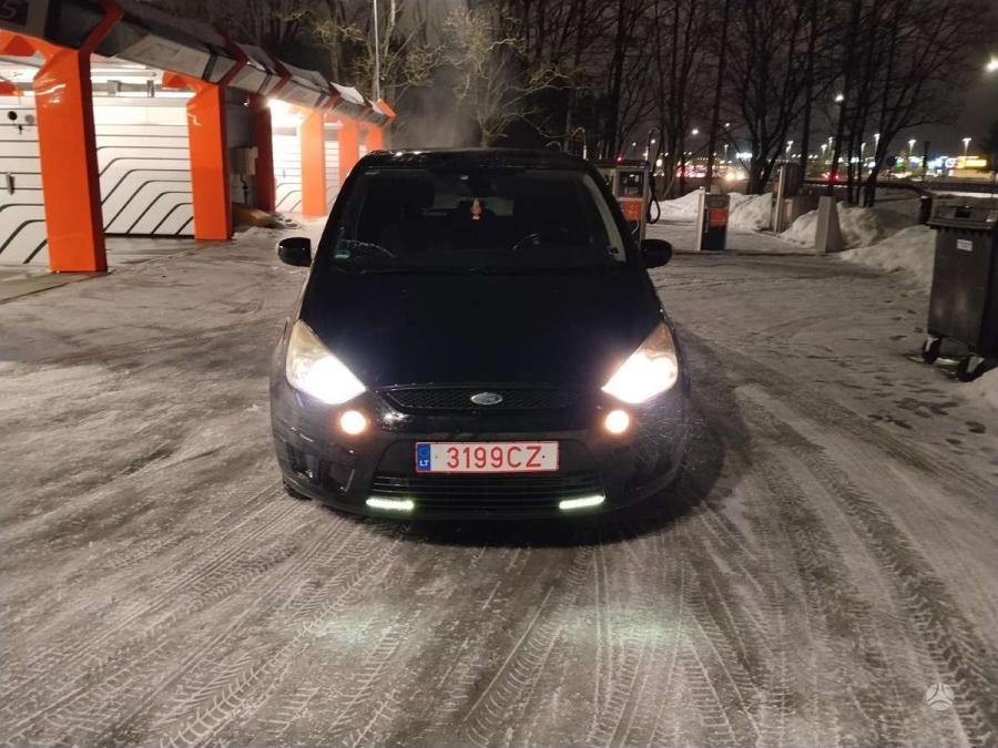 Black Ford S-Max 2009 in Vilnius, with an engine capacity of 2.00 L and mileage of 225 thousand km for 3400 €, photo 6 on AUTOMOTO.COM.LV
