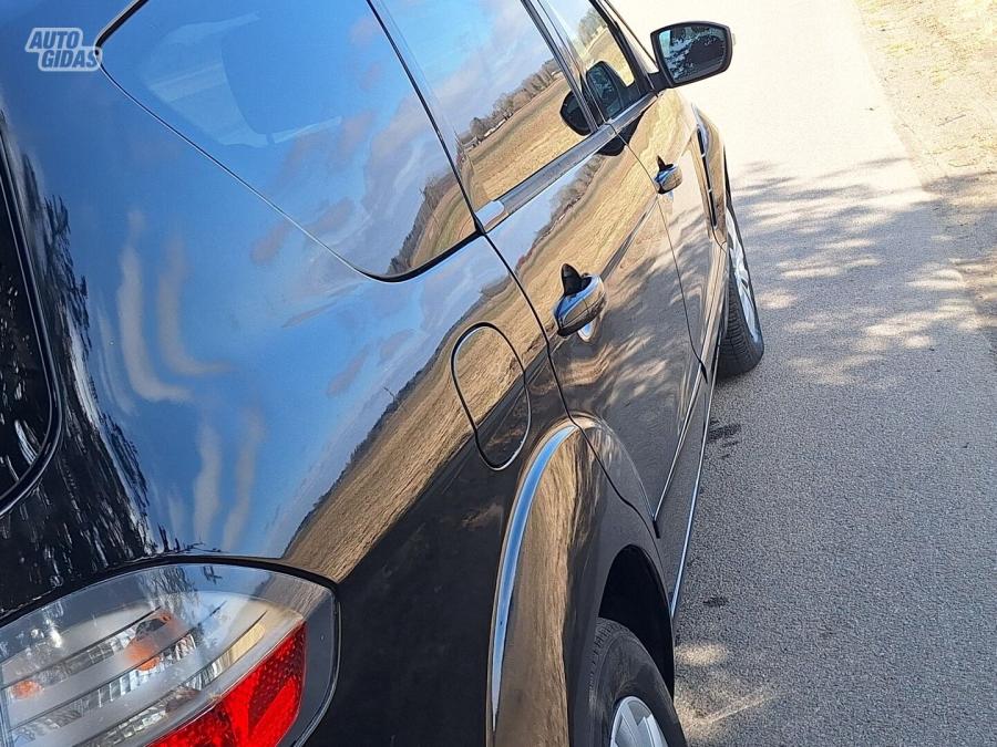 Black Ford S-Max 2009 in Mazeikiai, with an engine capacity of 2.00 L and mileage of 302 thousand km for 3850 €, photo 12 on AUTOMOTO.COM.LV