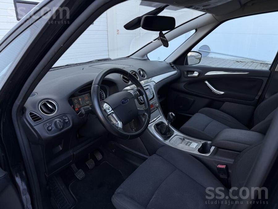 Black Ford S-Max 2009 in Riga, with an engine capacity of 2.20 L and mileage of 304 thousand km for 4990 €, photo 9 on AUTOMOTO.COM.LV