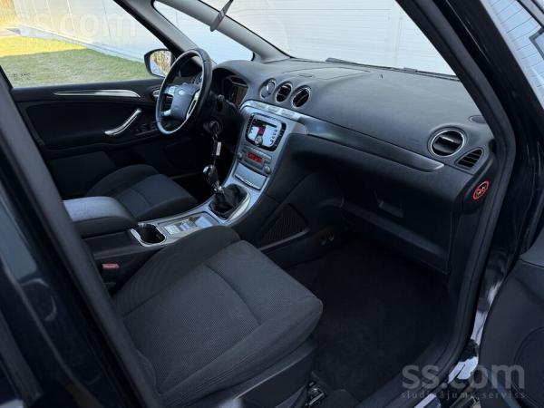 Black Ford S-Max 2009 in Riga, with an engine capacity of 2.20 L and mileage of 304 thousand km for 4990 €, photo 9 on AUTOMOTO.COM.LV