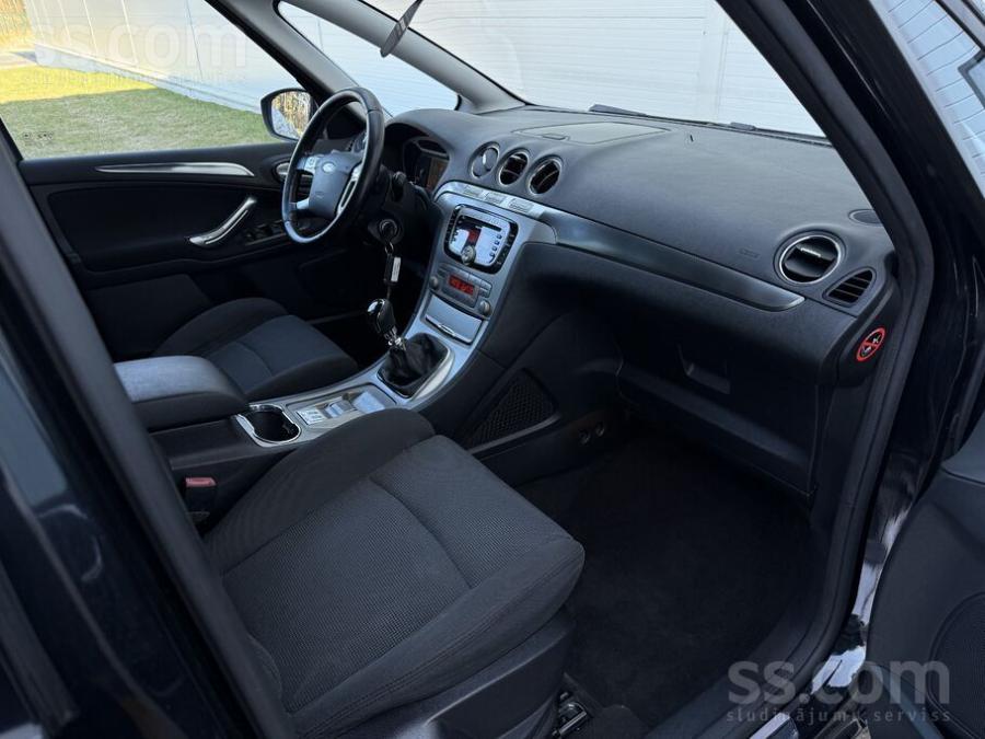 Black Ford S-Max 2009 in Riga, with an engine capacity of 2.20 L and mileage of 304 thousand km for 4990 €, photo 10 on AUTOMOTO.COM.LV