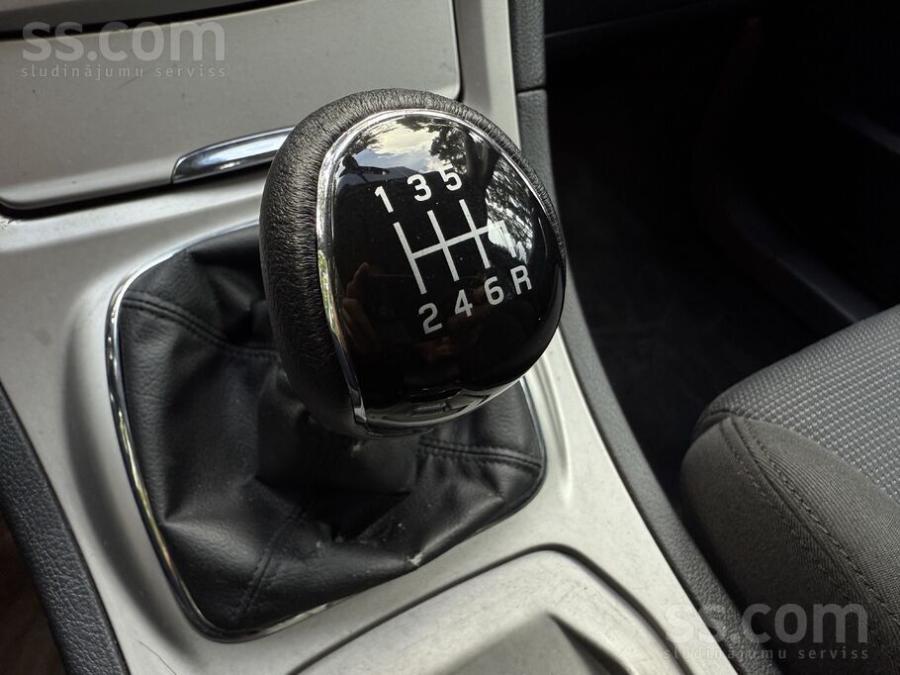 Black Ford S-Max 2009 in Riga, with an engine capacity of 2.20 L and mileage of 304 thousand km for 4990 €, photo 15 on AUTOMOTO.COM.LV