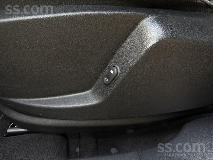 Black Ford S-Max 2009 in Riga, with an engine capacity of 2.20 L and mileage of 304 thousand km for 4990 €, photo 18 on AUTOMOTO.COM.LV