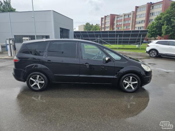 Black Ford S-Max 2009 in Prienai, with an engine capacity of 2.00 L and mileage of 316 thousand km for 2750 €, photo 5 on AUTOMOTO.COM.LV