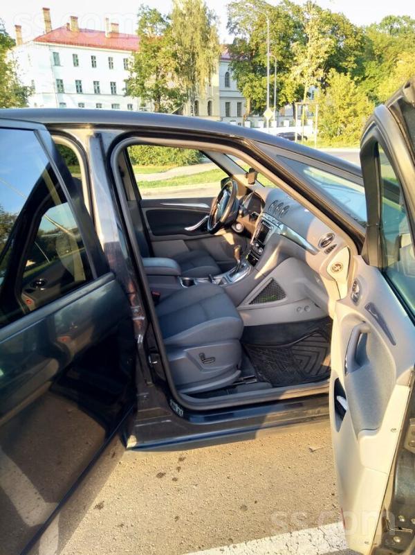 Black Ford S-Max 2009 in Riga, with an engine capacity of 2.00 L and mileage of 362 thousand km for 3200 €, photo 4 on AUTOMOTO.COM.LV