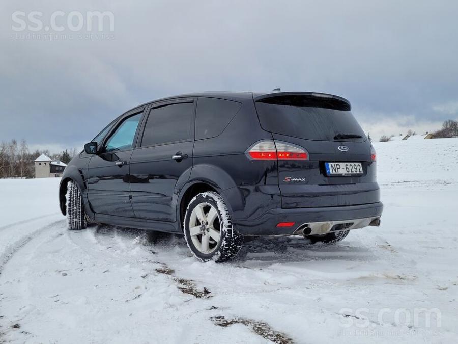 Black Ford S-Max 2009 in Daugavpils, with an engine capacity of 2.20 L and mileage of 295 thousand km for 3600 €, photo 5 on AUTOMOTO.COM.LV