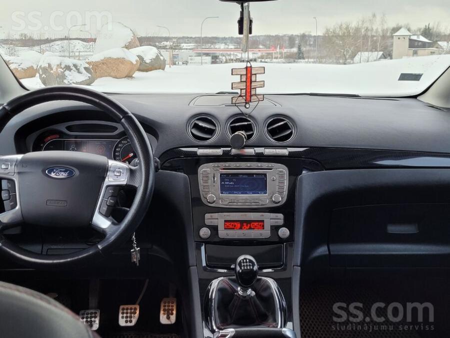 Black Ford S-Max 2009 in Daugavpils, with an engine capacity of 2.20 L and mileage of 295 thousand km for 3600 €, photo 7 on AUTOMOTO.COM.LV