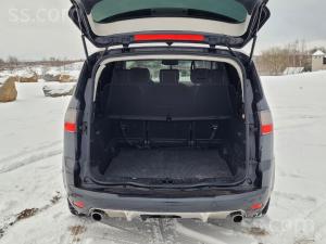 Black Ford S-Max 2009 in Daugavpils, with an engine capacity of 2.20 L and mileage of 295 thousand km for 3600 €, photo 9 on AUTOMOTO.COM.LV
