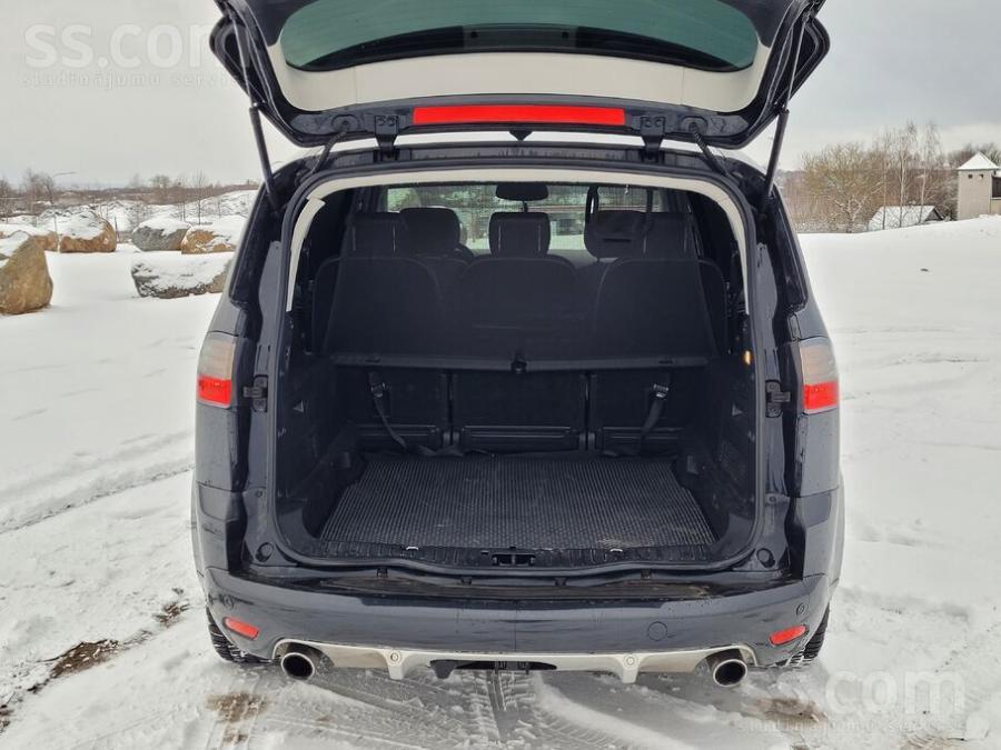 Black Ford S-Max 2009 in Daugavpils, with an engine capacity of 2.20 L and mileage of 295 thousand km for 3600 €, photo 9 on AUTOMOTO.COM.LV