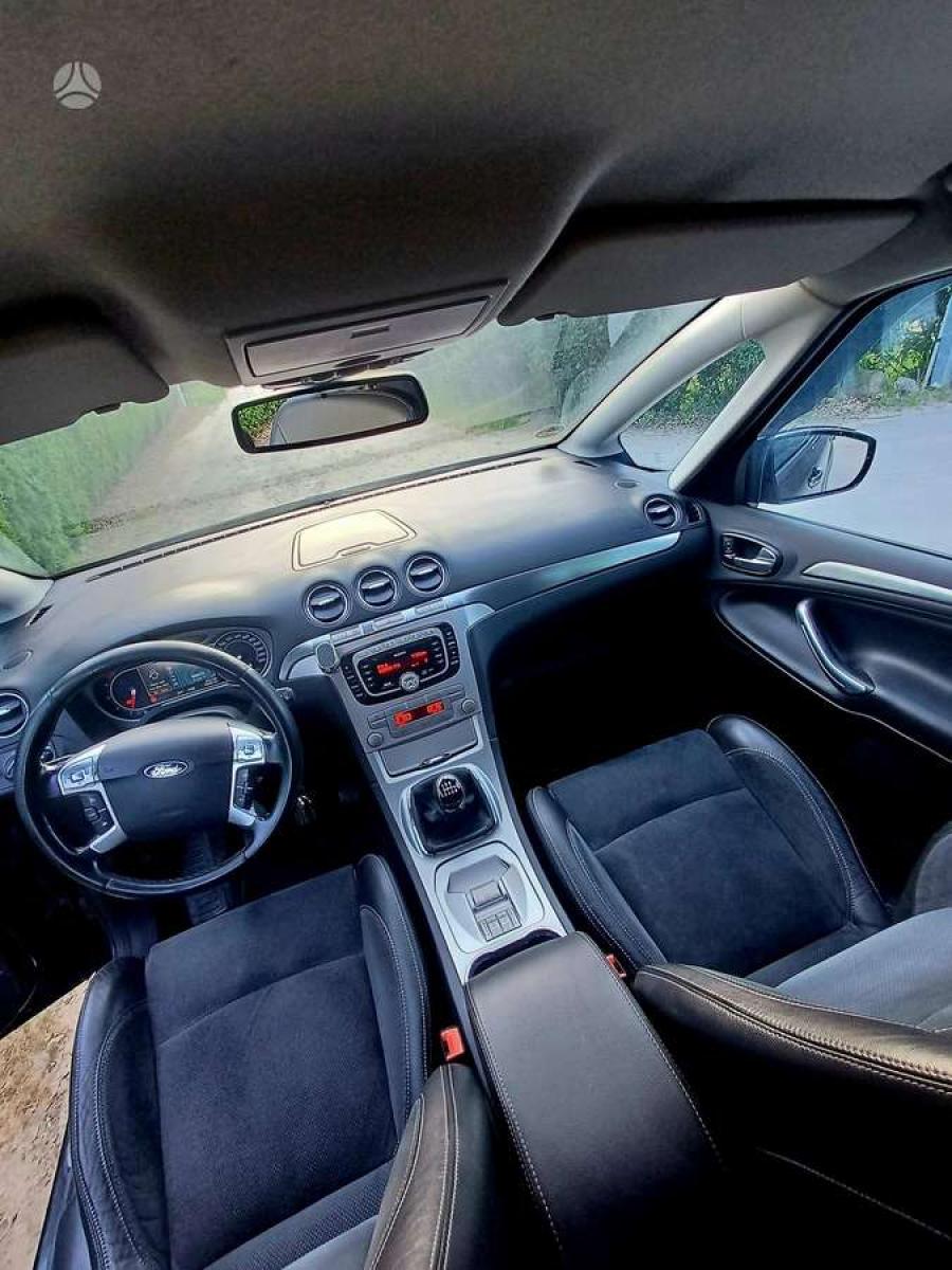 Black Ford S-Max 2009 in Vilnius, with an engine capacity of 2.18 L and mileage of 294 thousand km for 3100 €, photo 1 on AUTOMOTO.COM.LV