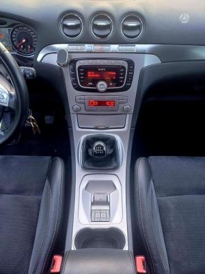 Black Ford S-Max 2009 in Vilnius, with an engine capacity of 2.18 L and mileage of 294 thousand km for 3100 €, photo 5 on AUTOMOTO.COM.LV