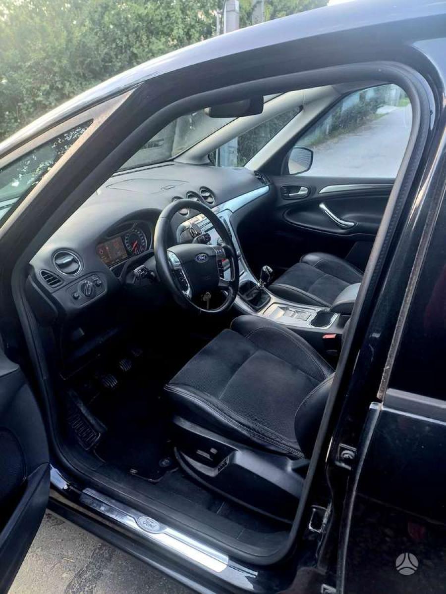 Black Ford S-Max 2009 in Vilnius, with an engine capacity of 2.18 L and mileage of 294 thousand km for 3100 €, photo 6 on AUTOMOTO.COM.LV