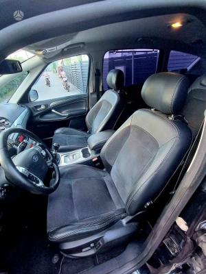Black Ford S-Max 2009 in Vilnius, with an engine capacity of 2.18 L and mileage of 294 thousand km for 3100 €, photo 7 on AUTOMOTO.COM.LV