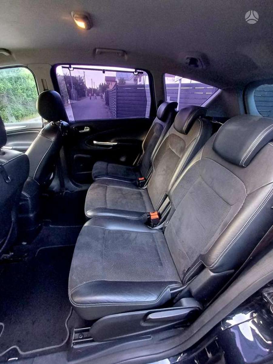 Black Ford S-Max 2009 in Vilnius, with an engine capacity of 2.18 L and mileage of 294 thousand km for 3100 €, photo 8 on AUTOMOTO.COM.LV