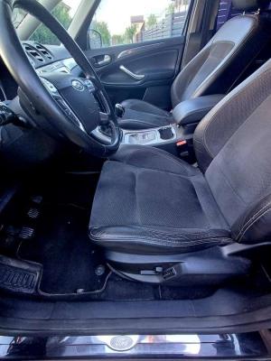 Black Ford S-Max 2009 in Vilnius, with an engine capacity of 2.18 L and mileage of 294 thousand km for 3100 €, photo 9 on AUTOMOTO.COM.LV