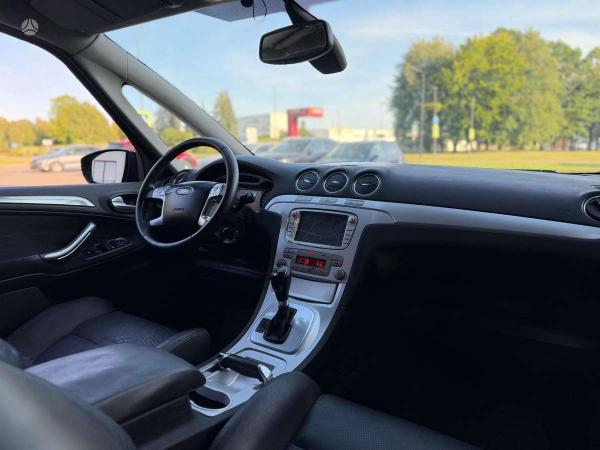 Black Ford S-Max 2009 in Kaunas, with an engine capacity of 2.00 L and mileage of 391 thousand km for 3000 €, photo 5 on AUTOMOTO.COM.LV