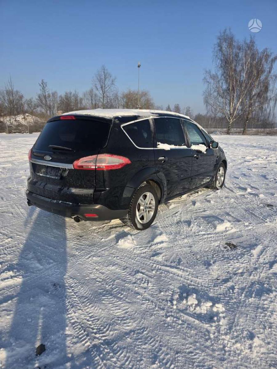 Black Ford S-Max 2010 in Marijampole, with an engine capacity of 2.00 L and mileage of 237 thousand km for 3799 €, photo 3 on AUTOMOTO.COM.LV