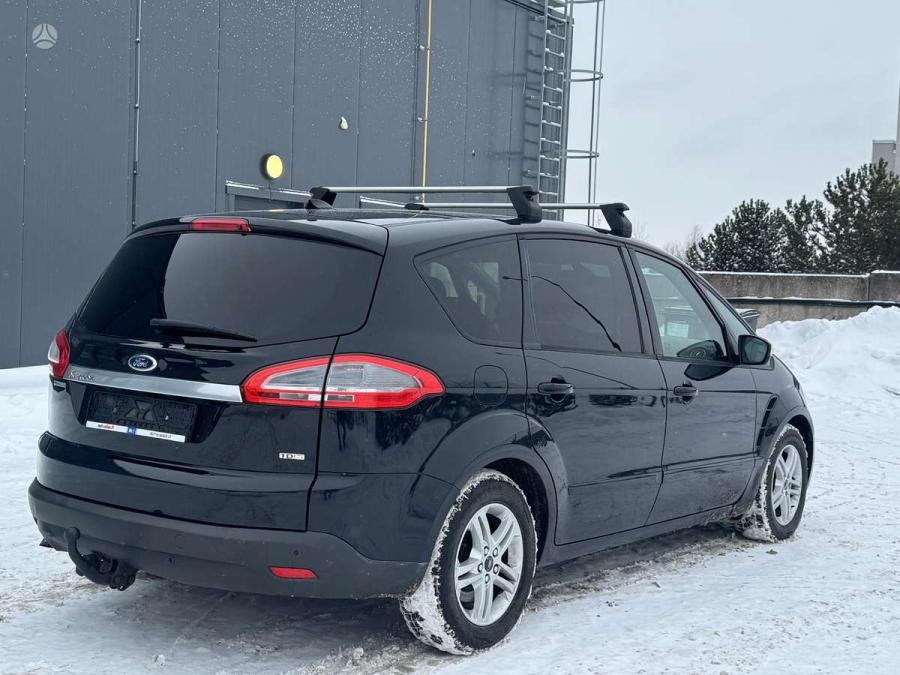 Black Ford S-Max 2010 in Siauliai, with an engine capacity of 2.00 L and mileage of 245 thousand km for 4150 €, photo 3 on AUTOMOTO.COM.LV