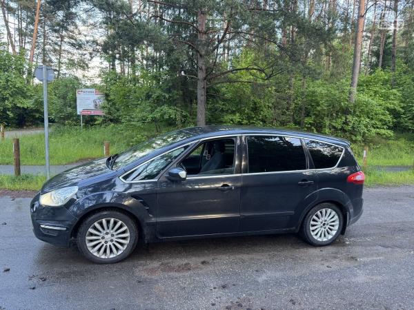 Black Ford S-Max 2010 in Trakai, with an engine capacity of 2.00 L and mileage of 300 thousand km for 1800 €, photo 3 on AUTOMOTO.COM.LV