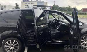 Black Ford S-Max 2010 in Ventspils, with an engine capacity of 2.00 L and mileage of 225 thousand km for 3000 €, photo 7 on AUTOMOTO.COM.LV