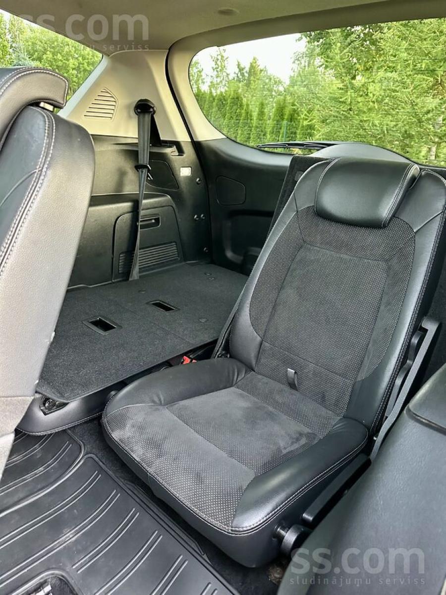 Black Ford S-Max 2010 in Riga, with an engine capacity of 2.00 L and mileage of 235 thousand km for 4700 €, photo 13 on AUTOMOTO.COM.LV
