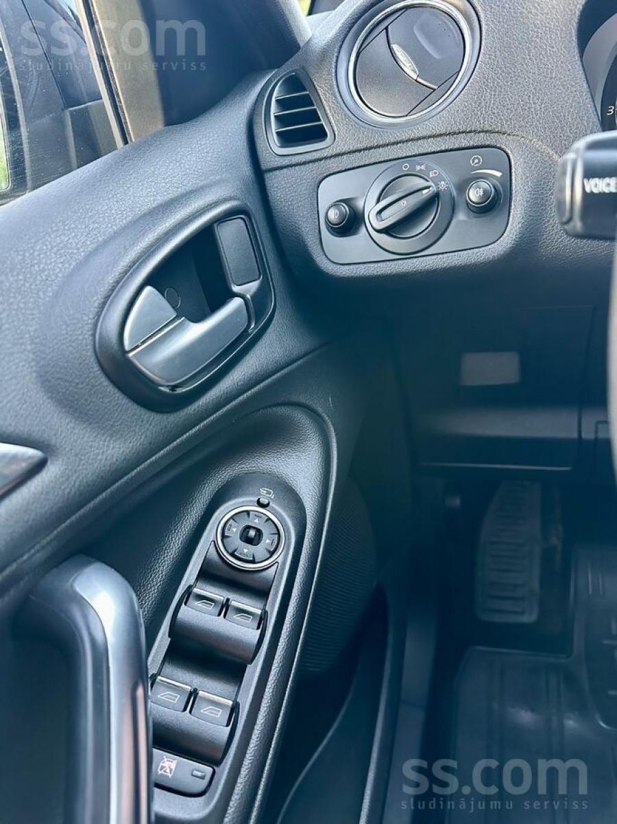 Black Ford S-Max 2010 in Riga, with an engine capacity of 2.00 L and mileage of 235 thousand km for 4700 €, photo 17 on AUTOMOTO.COM.LV