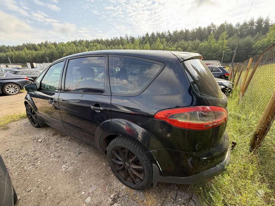 Black Ford S-Max 2010 in Vilnius, with an engine capacity of 2.00 L and mileage of 296 thousand km for 3200 €, photo 6 on AUTOMOTO.COM.LV