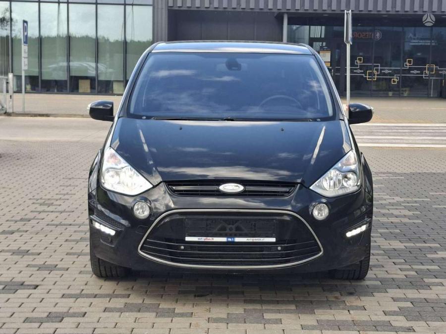Black Ford S-Max 2010 in Siauliai, with an engine capacity of 2.00 L and mileage of 295 thousand km for 4990 €, photo 3 on AUTOMOTO.COM.LV