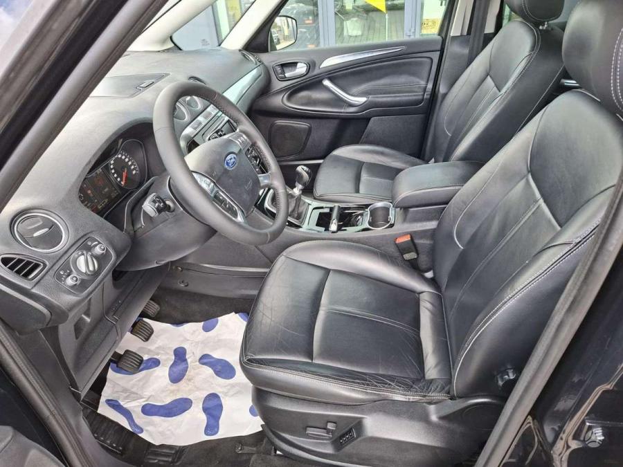 Black Ford S-Max 2010 in Siauliai, with an engine capacity of 2.00 L and mileage of 295 thousand km for 4990 €, photo 13 on AUTOMOTO.COM.LV