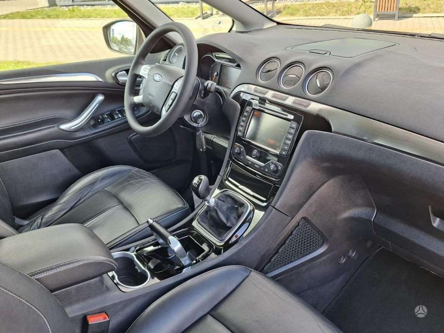 Black Ford S-Max 2010 in Siauliai, with an engine capacity of 2.00 L and mileage of 295 thousand km for 4990 €, photo 15 on AUTOMOTO.COM.LV