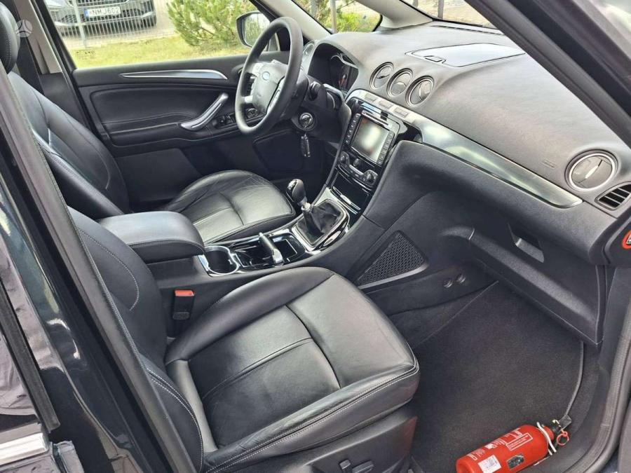 Black Ford S-Max 2010 in Siauliai, with an engine capacity of 2.00 L and mileage of 295 thousand km for 4990 €, photo 19 on AUTOMOTO.COM.LV