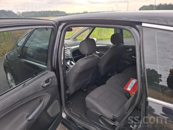 Black Ford S-Max 2010 in Riga, with an engine capacity of 2.00 L and mileage of 358 thousand km for 3550 €, photo 6 on AUTOMOTO.COM.LV