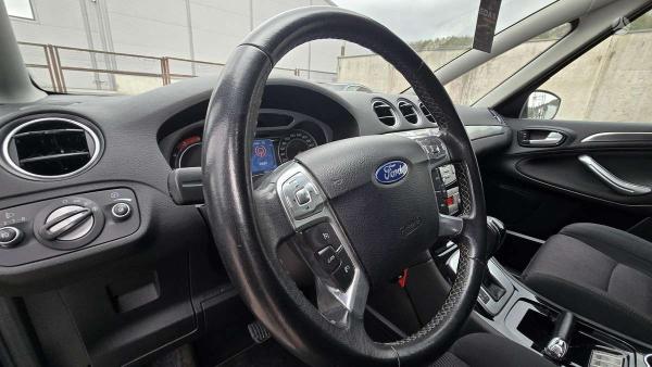 Black Ford S-Max 2010 in Kaunas, with an engine capacity of 2.00 L and mileage of 312 thousand km for 4299 €, photo 9 on AUTOMOTO.COM.LV