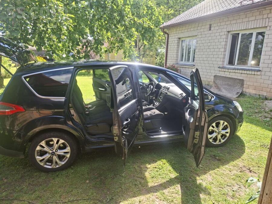 Black Ford S-Max 2010 in Valka, with an engine capacity of 2.00 L and mileage of 445 thousand km for 1500 €, photo 6 on AUTOMOTO.COM.LV