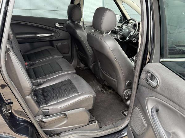 Black Ford S-Max 2010 in Vilnius, with an engine capacity of 2.00 L and mileage of 348 thousand km for 1750 €, photo 10 on AUTOMOTO.COM.LV