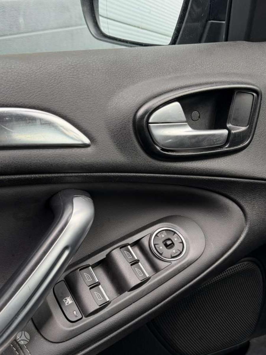 Black Ford S-Max 2010 in Vilnius, with an engine capacity of 2.00 L and mileage of 348 thousand km for 1750 €, photo 14 on AUTOMOTO.COM.LV